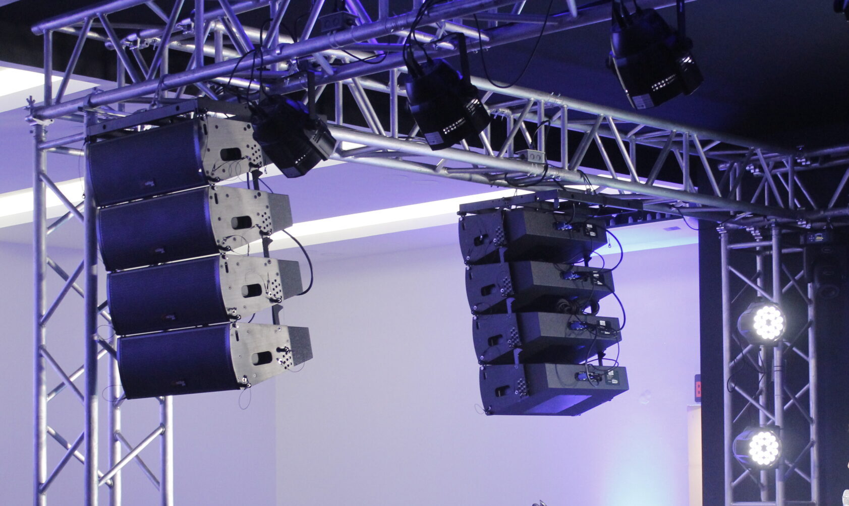 Active Line Array Class D 1200W 2x8"MF-1x1.75"HF - Xcalibur Pro